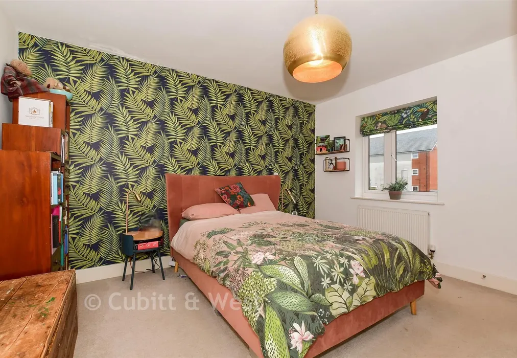 Terraced House for sale with 3 bedrooms in Hanbury Lane, Haywards Heath ...