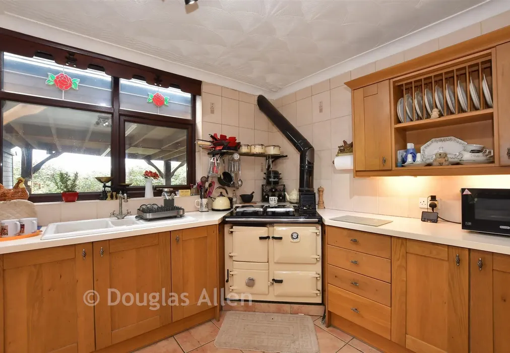 Chalet for sale with 3 bedrooms in Southend Road, Corringham, Stanford ...